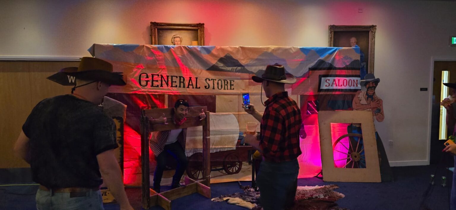 WILD WEST PROPS LONDON ESSEX KENT SURREY NATIONWIDE